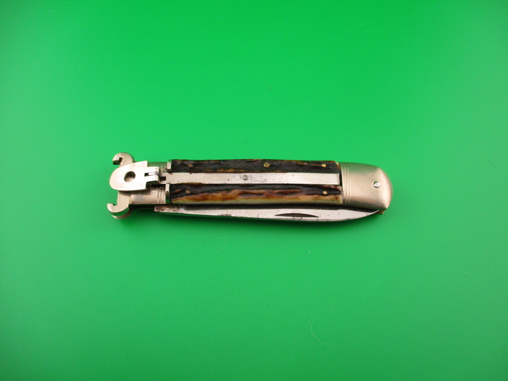 German automatic lever knives. Switchblades made in Germany. – Apple ...
