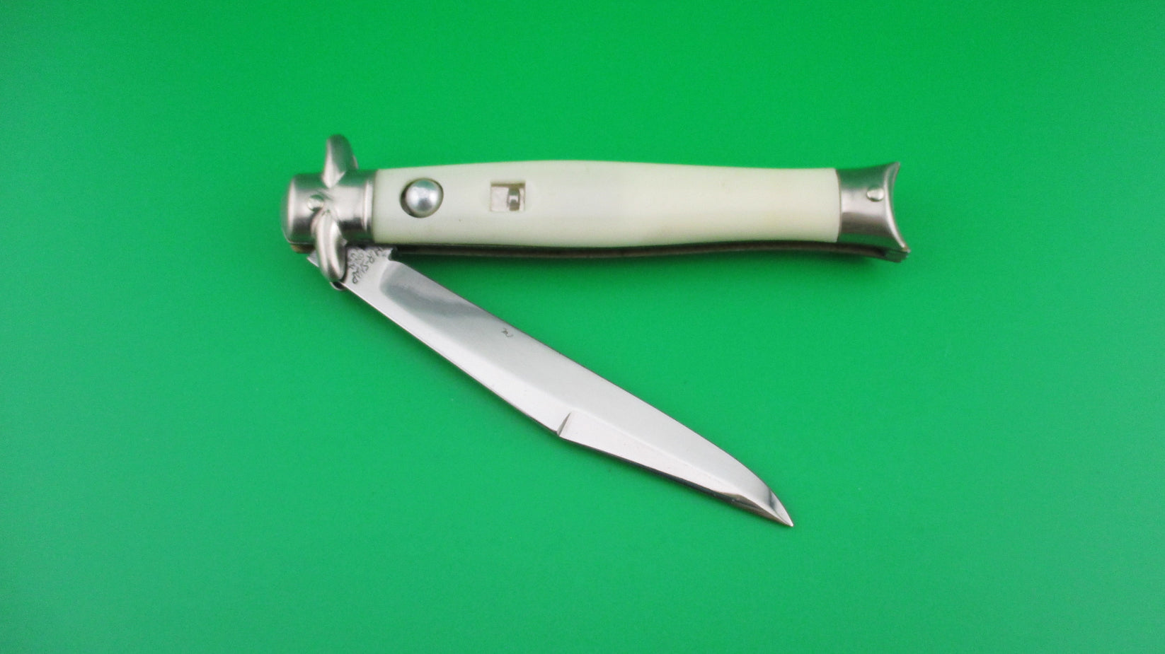 COLONIAL SHUR-SNAP Fishtail White late 50s bowtie NOS switchblade knif ...