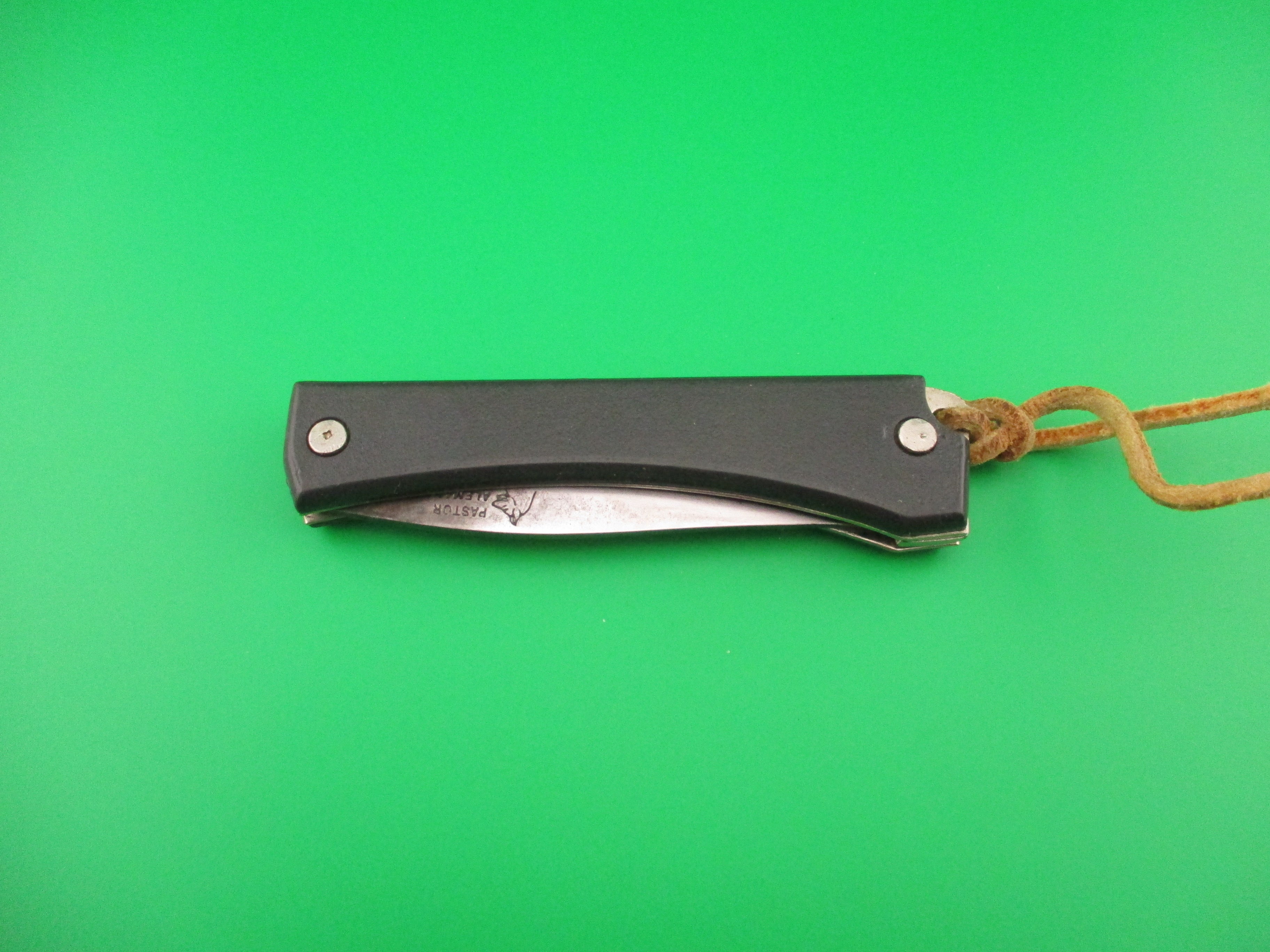 PASTOR ALEMAN 20cm Black Cord pull Coil Spring vintage automatic knife ...
