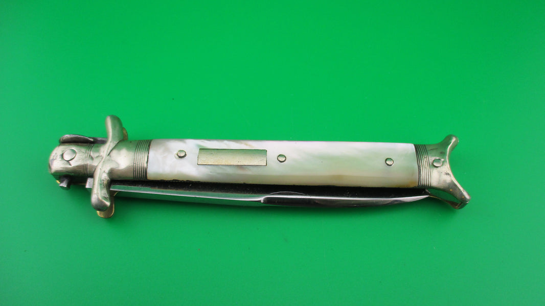 Apple Valley Knives: Collectible automatic knives & more.