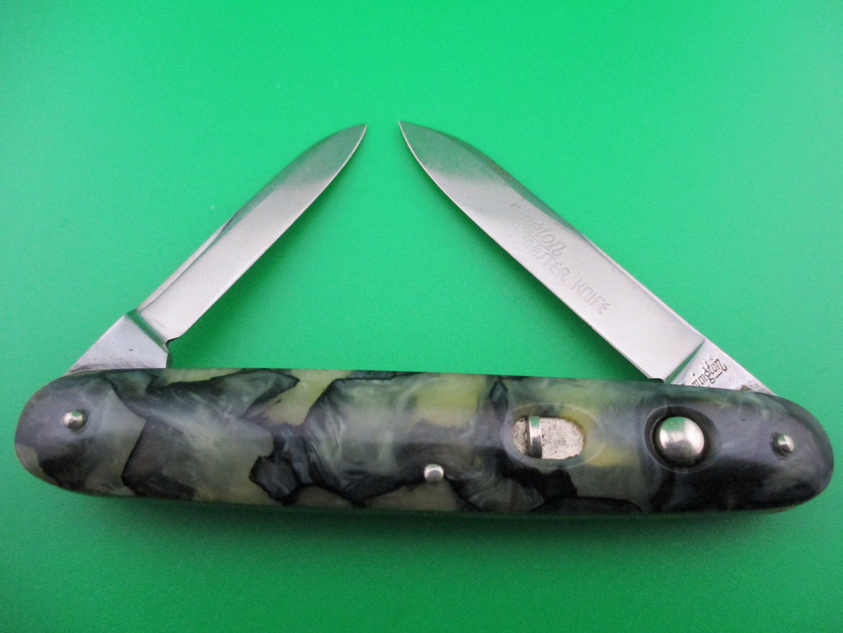 Remington R8065 double switchblade knife with etch – Apple Valley Knives