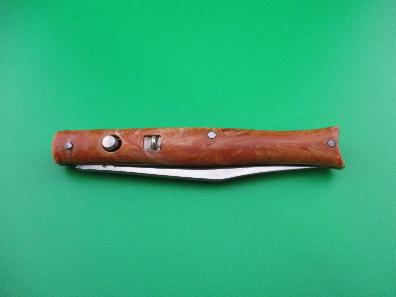 z Edgemaster Fishtail Tan swirl automatic knife – Apple Valley Knives