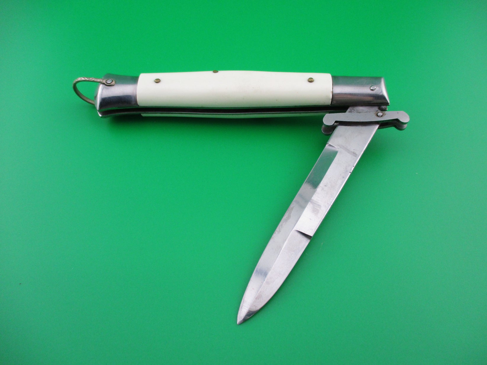 z Rizzuto Estileto Milano Vintage 22cm White Swing Guard switchblade ...