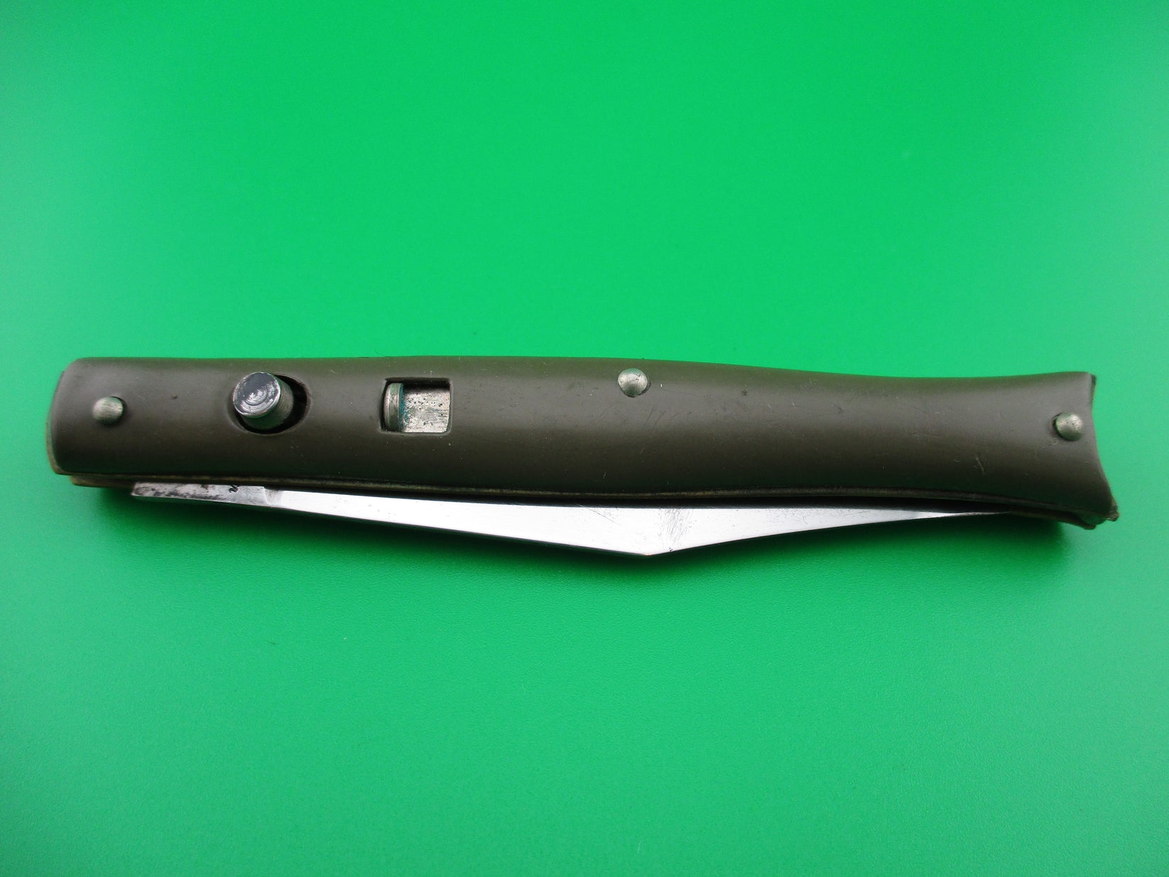 z Edgemaster Fishtail 1950s vintage Olive Green switchblade – Apple ...